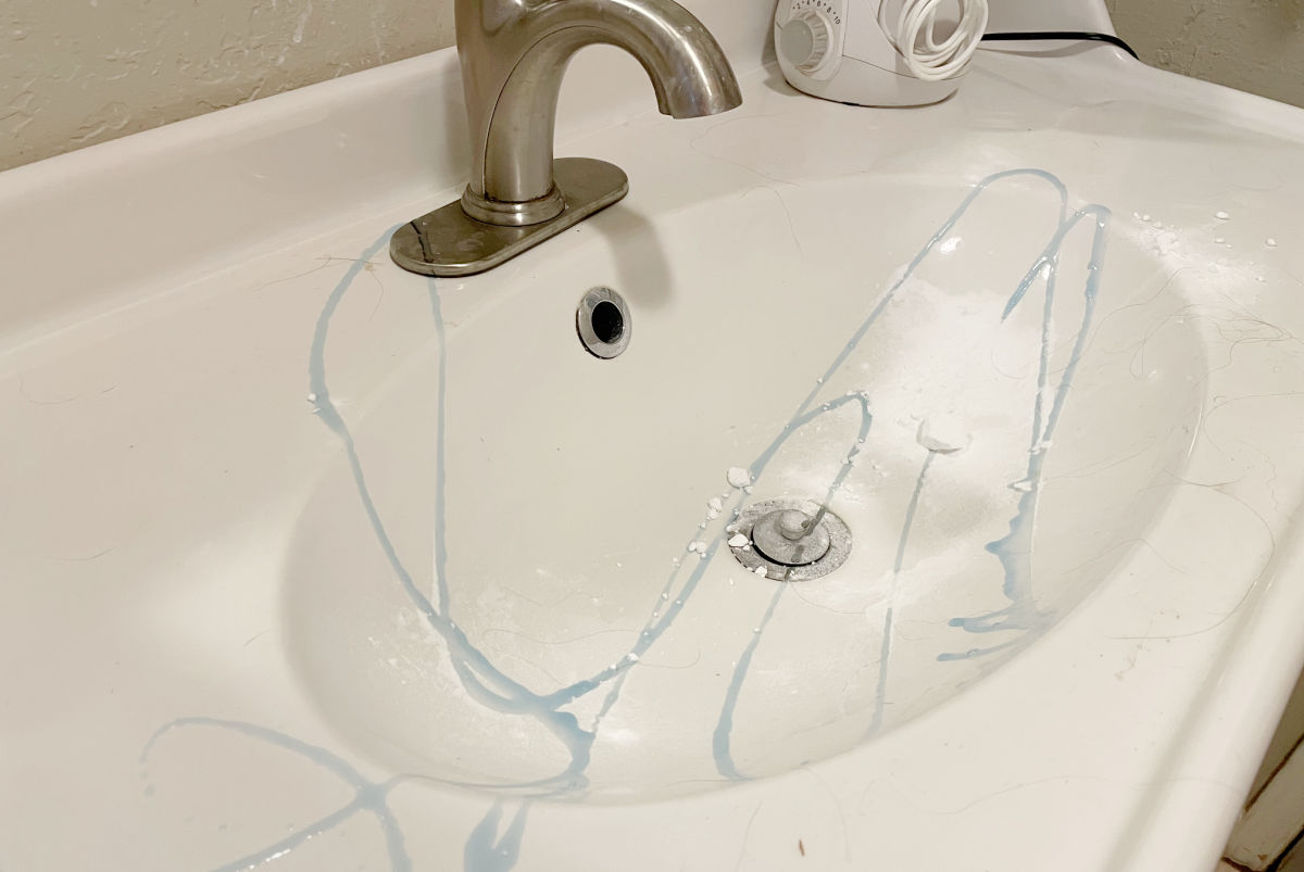 How to Clean a Bathroom Sink Properly - Lockdown Loo